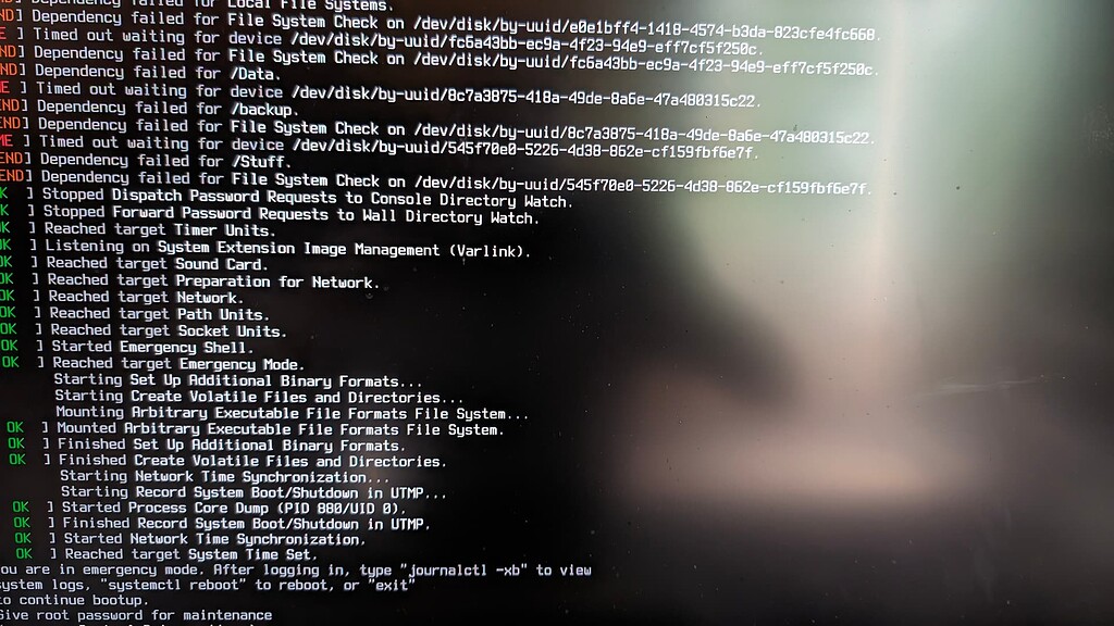 Mounting of local Disk fails - Timeout - Kernel, boot, graphics ... Mounting of local Disk fails - Timeout - Kernel, boot, graphics ...