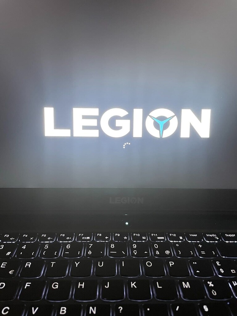 Dual-booting win10 + EOS. Laptop's logo looks bizarre when booting into ...